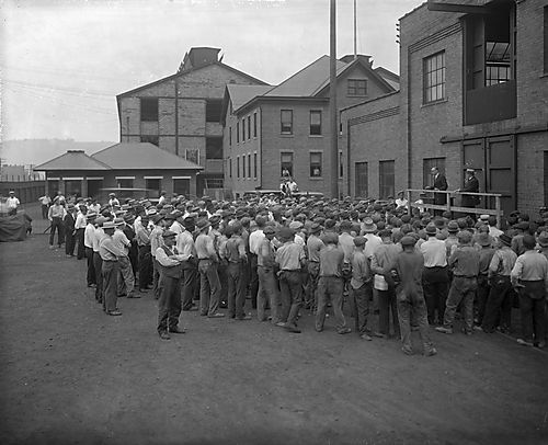 Mill Worker Gathering | Digital Pitt